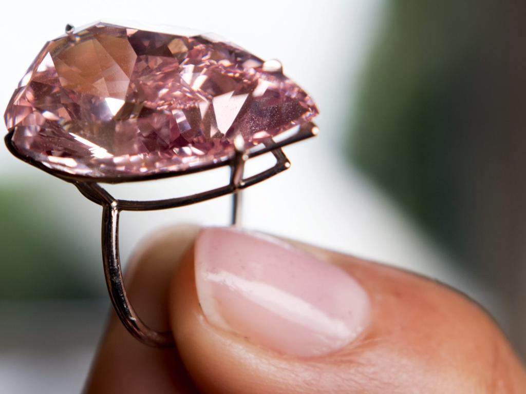 Вижте най-уникалния розов диамант в света (видео) - Любопитно - Vesti.bg