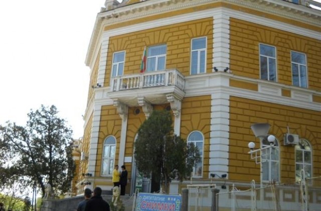 Паметна плоча на спасителите на шуменски бойни знамена откриват днес ...