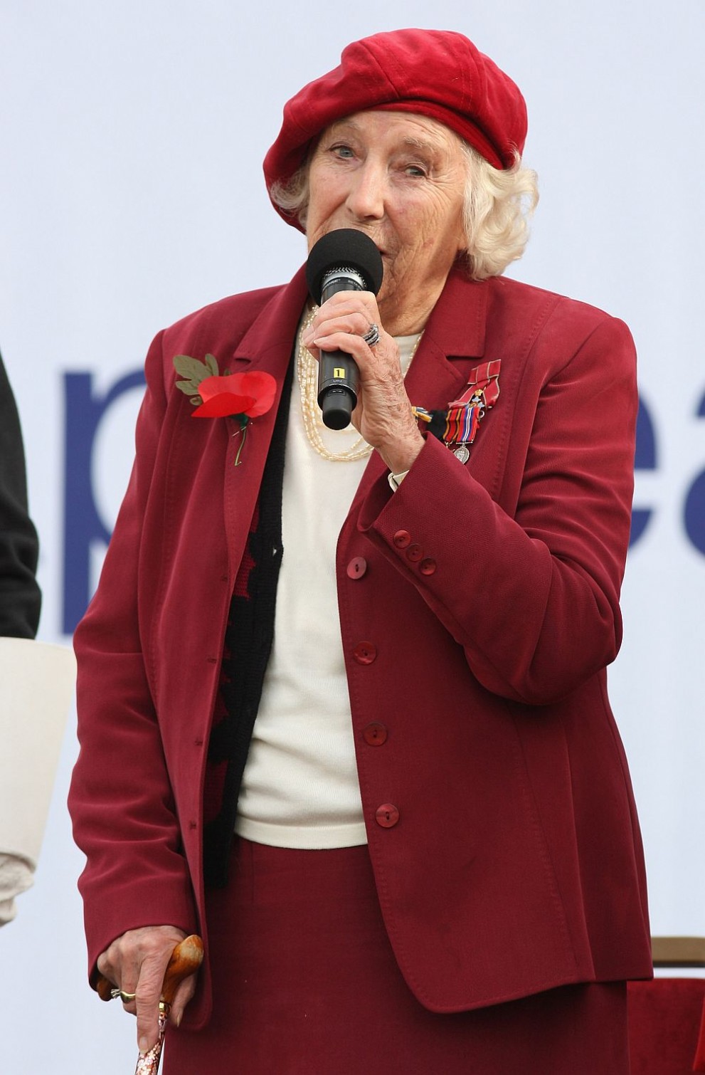 100-годишна певица издаде нов албум - Общество - DarikNews.bg