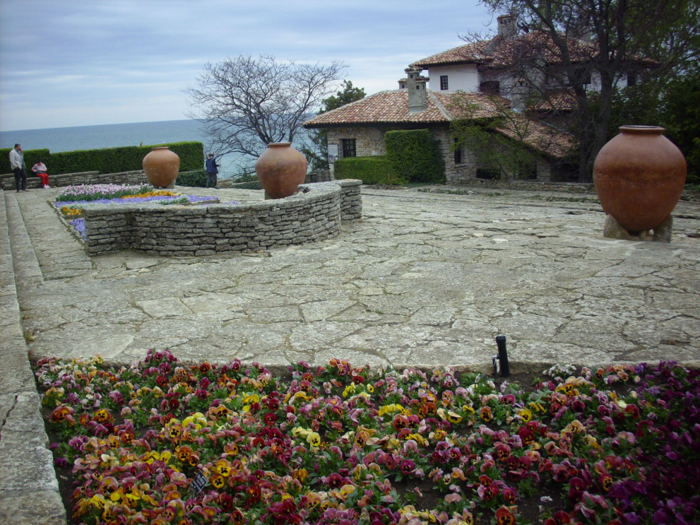 Парадът на лалетата радва посетителите на Ботаническата градина в ...