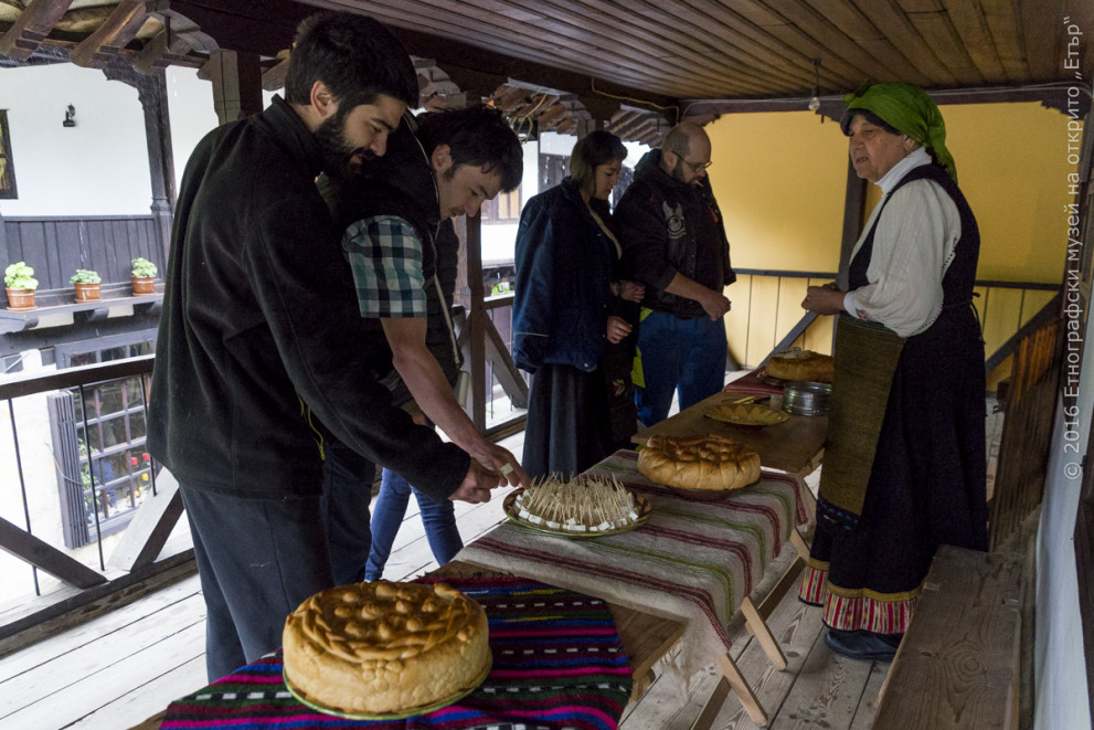 Традициите, свързани с големия празник Гергьовден оживяха днес в ЕМО ...