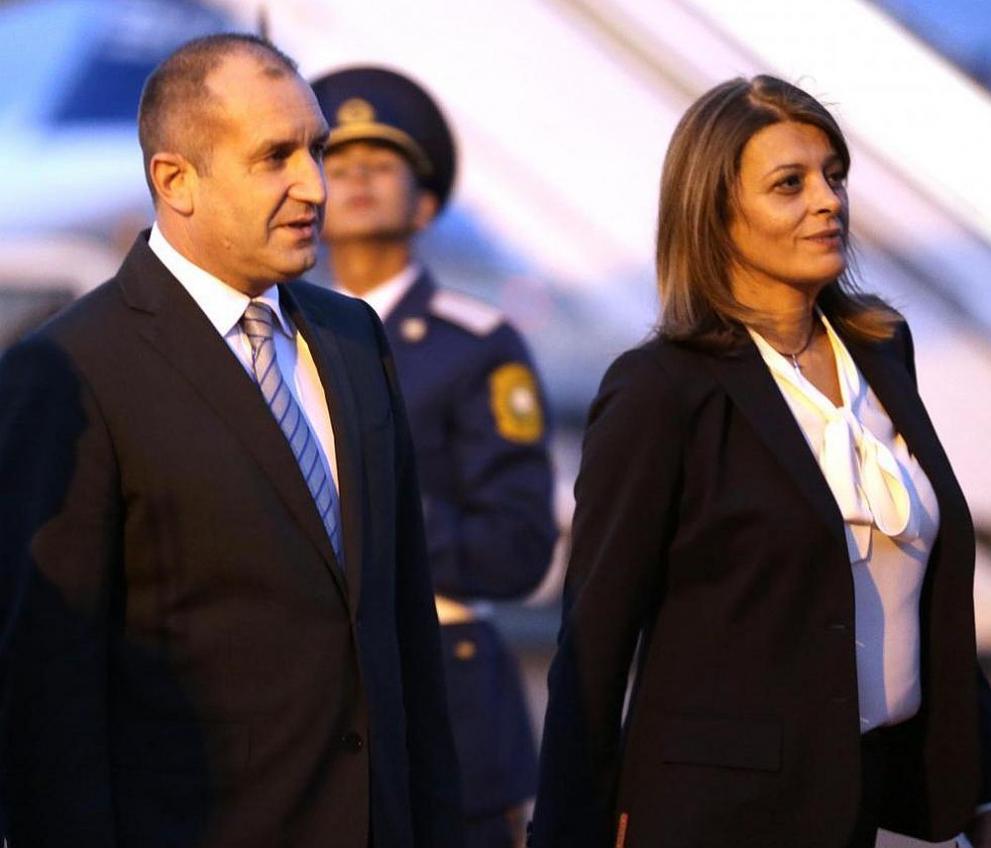 Румен Радев пристигна в Азербайджан със съпругата си (СНИМКИ)|DarikNews.bg