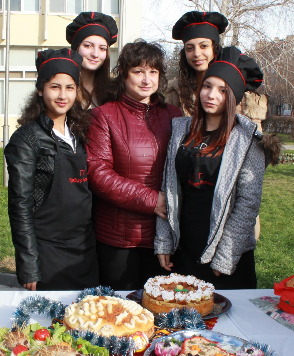 Издават сборник със 170 рецепти от "Коледна трапеза" в Димитровград ...