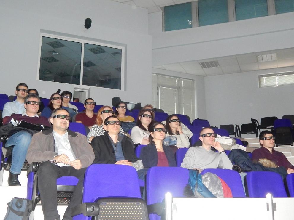 Проф. Горчев демонстрира в 3D студиото в ТЕЛЕЦ робот-асистирана ...