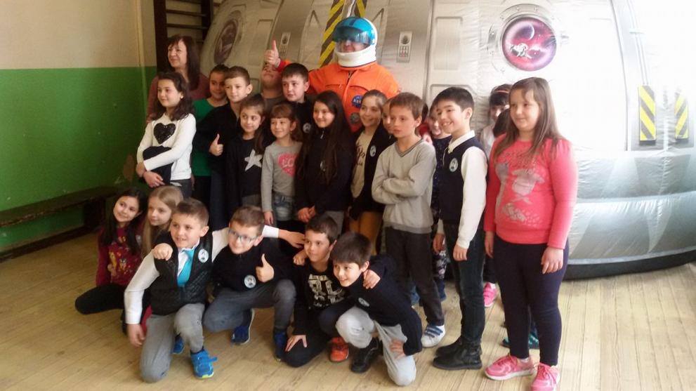 Когато планетите дойдат при учениците (СНИМКИ)|DarikNews.bg