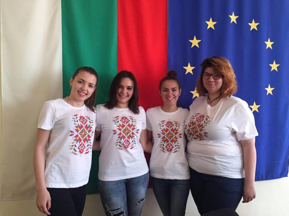 Преподаватели и ученици от ДФСГ "Интелект" участват в международна ...