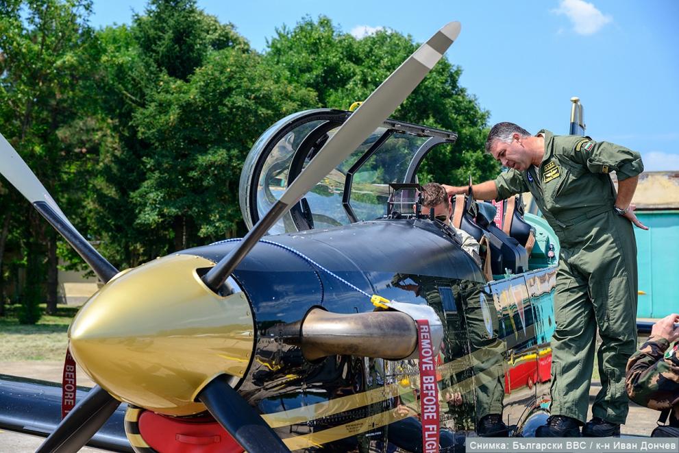 Военна делегация посети ВВУ база „Георги Бенковски”/СНИМКИ/|DarikNews.bg