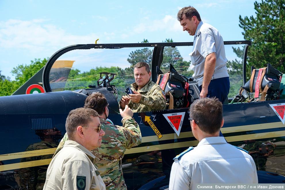 Военна делегация посети ВВУ база „Георги Бенковски”/СНИМКИ/|DarikNews.bg