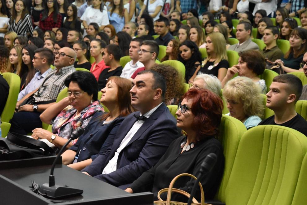 В МУ-Плевен тържествено откриха новата учебна година за 511 ...