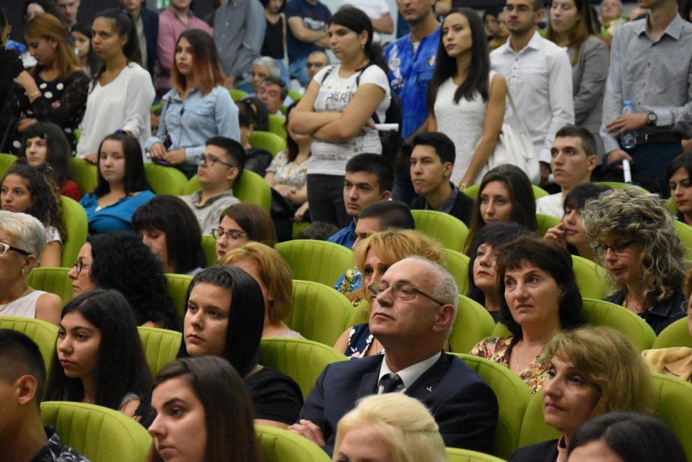 В МУ-Плевен тържествено откриха новата учебна година за 511 ...