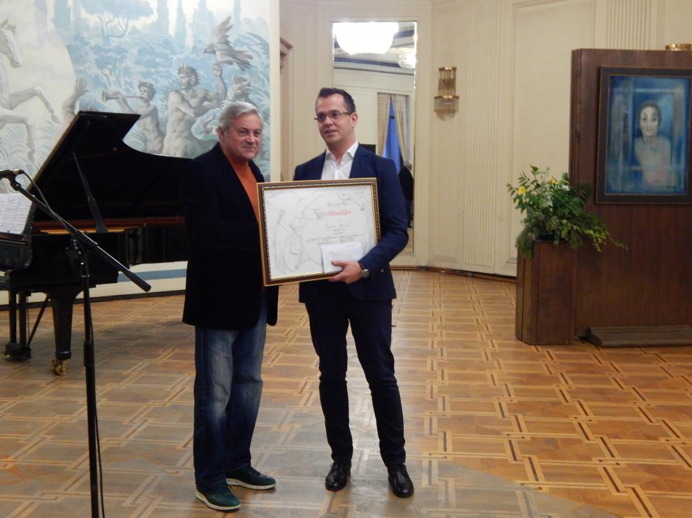 Камелия Кондова получи литературната награда "Дора Габе" (СНИМКИ ...