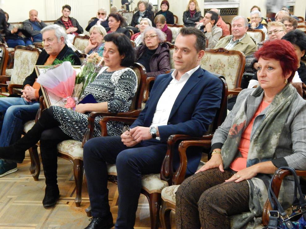 Камелия Кондова получи литературната награда "Дора Габе" (СНИМКИ ...