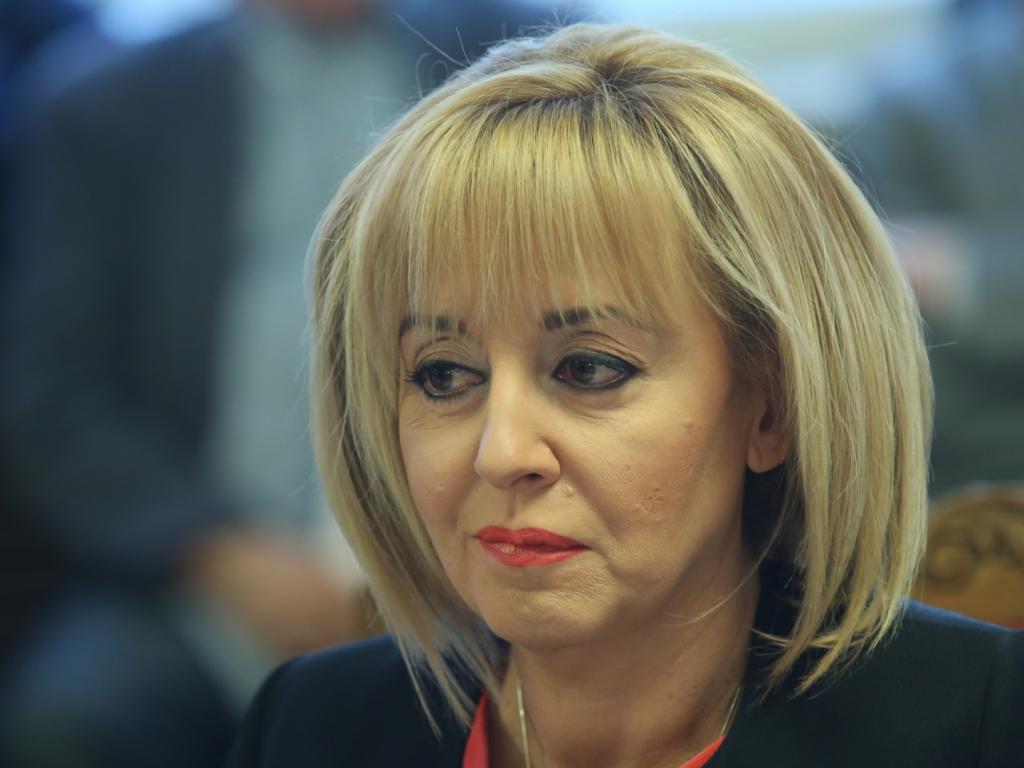 Манолова с 6 въпроса за цените на горивата - България | Vesti.bg