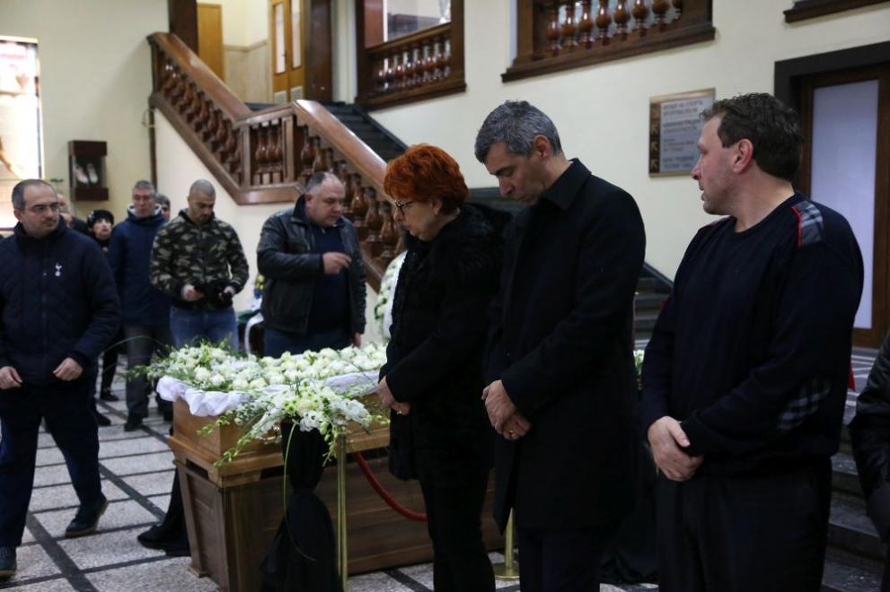 Футболният елит се прости с Иван Вуцов (СНИМКИ/ВИДЕО)|DarikNews.bg