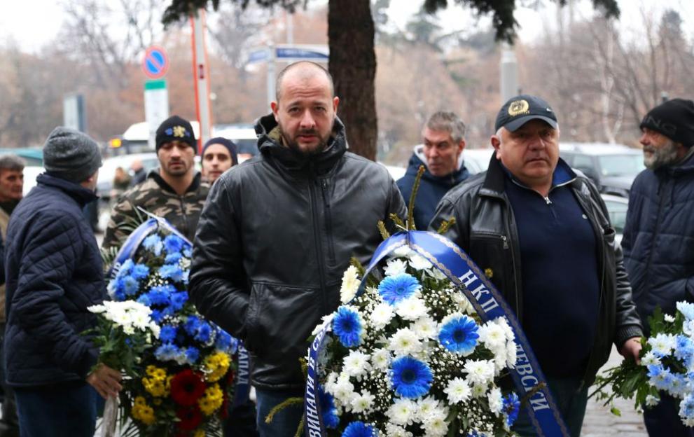 Футболният елит се прости с Иван Вуцов (СНИМКИ/ВИДЕО)|DarikNews.bg