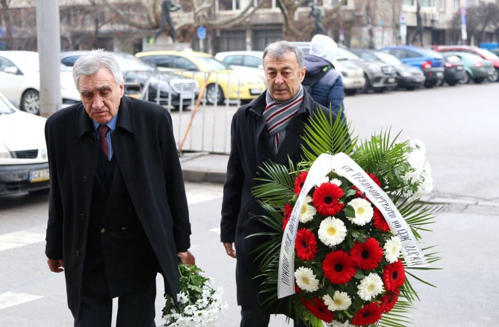 Футболният елит се прости с Иван Вуцов (СНИМКИ/ВИДЕО)|DarikNews.bg