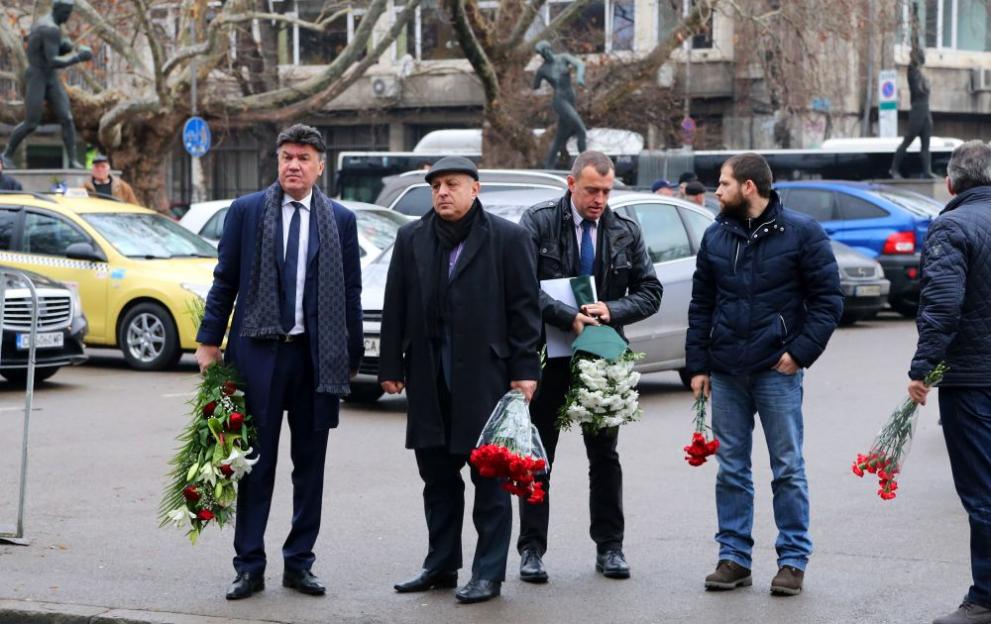 Футболният елит се прости с Иван Вуцов (СНИМКИ/ВИДЕО)|DarikNews.bg