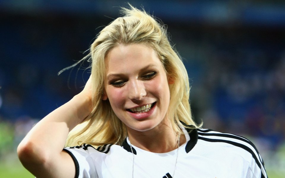 Елегантната Сара, която изгуби сърцето на Швайни - Футбол свят ...