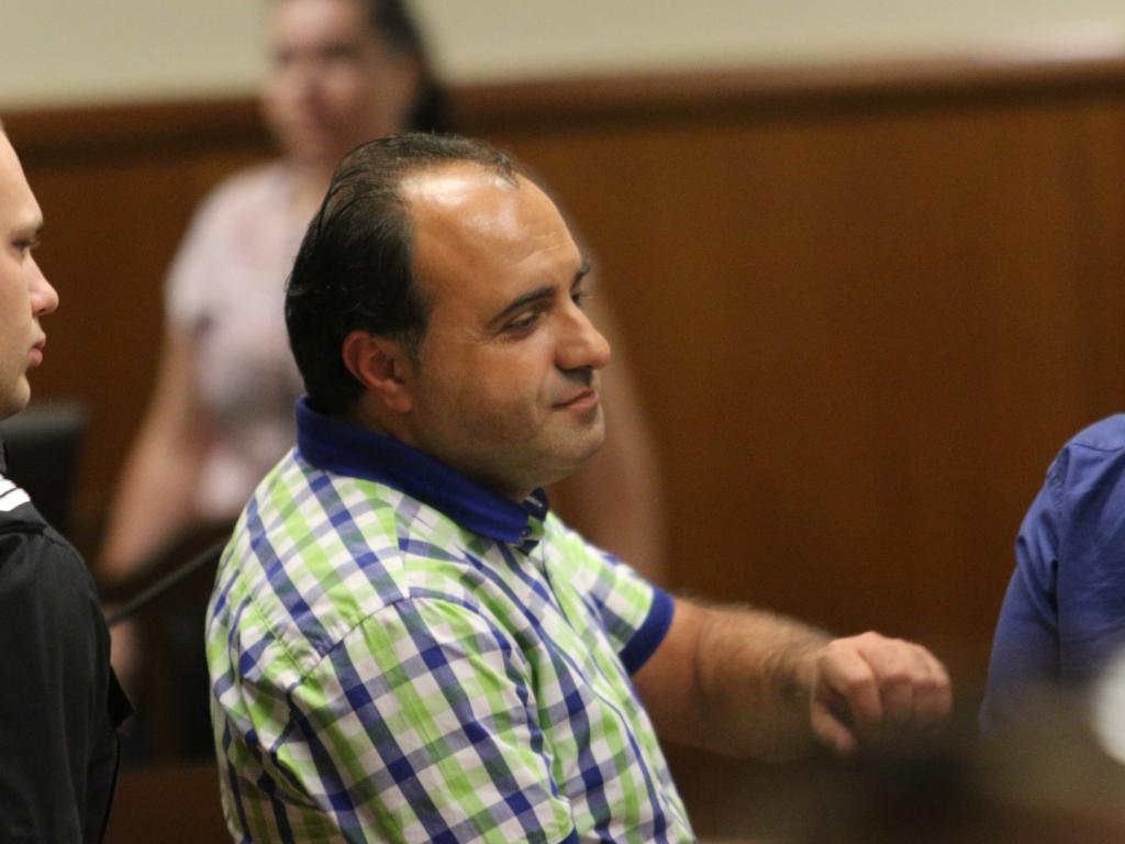 Пуснаха кмета на Костенец под „домашен арест” - България - Vesti.bg