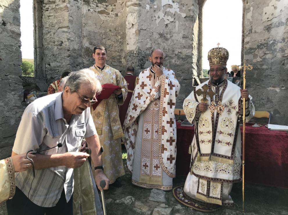 Митрополитът отслужи Литургия в Потопената църква (СНИМКИ) - Ст. Загора ...