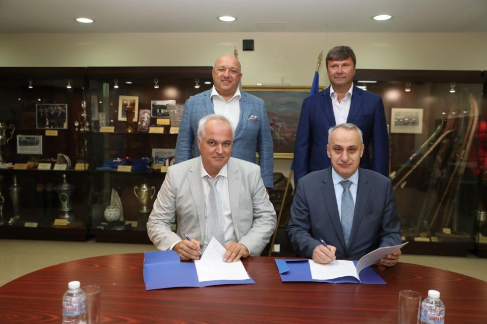 Залата в Русе вече се казва "ОЗК Арена Русе" (СНИМКИ)|DarikNews.bg