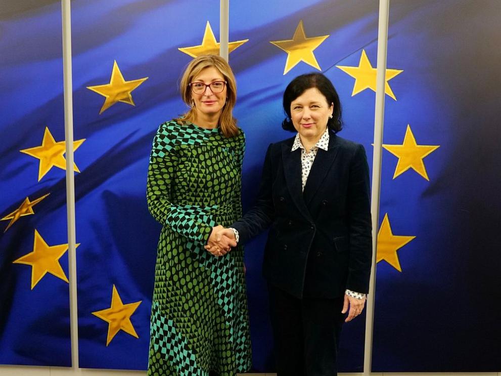 Захариева се срещна с комисарите Йоурова, Рейндерс и Вархеи (СНИМКИ ...