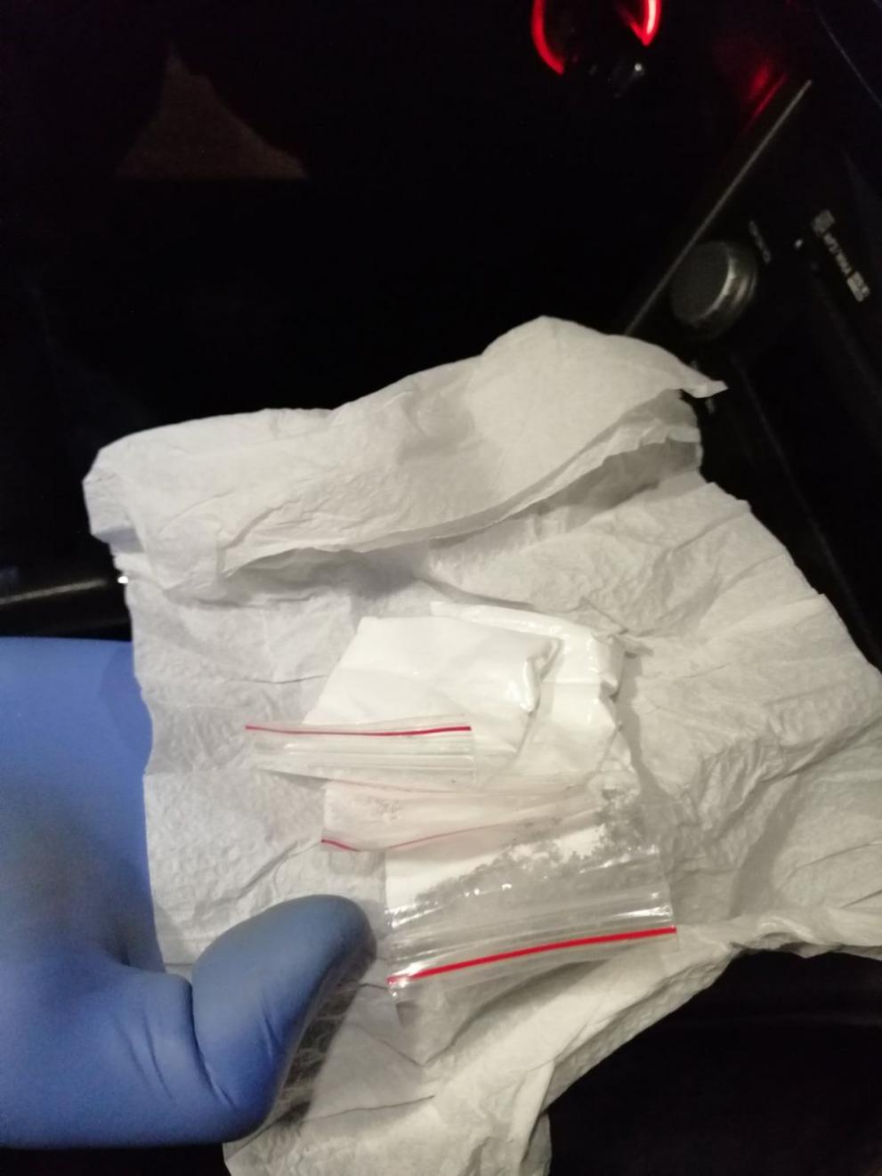 33-годишен мъж е задържан за притежание и разпространение на наркотици ...