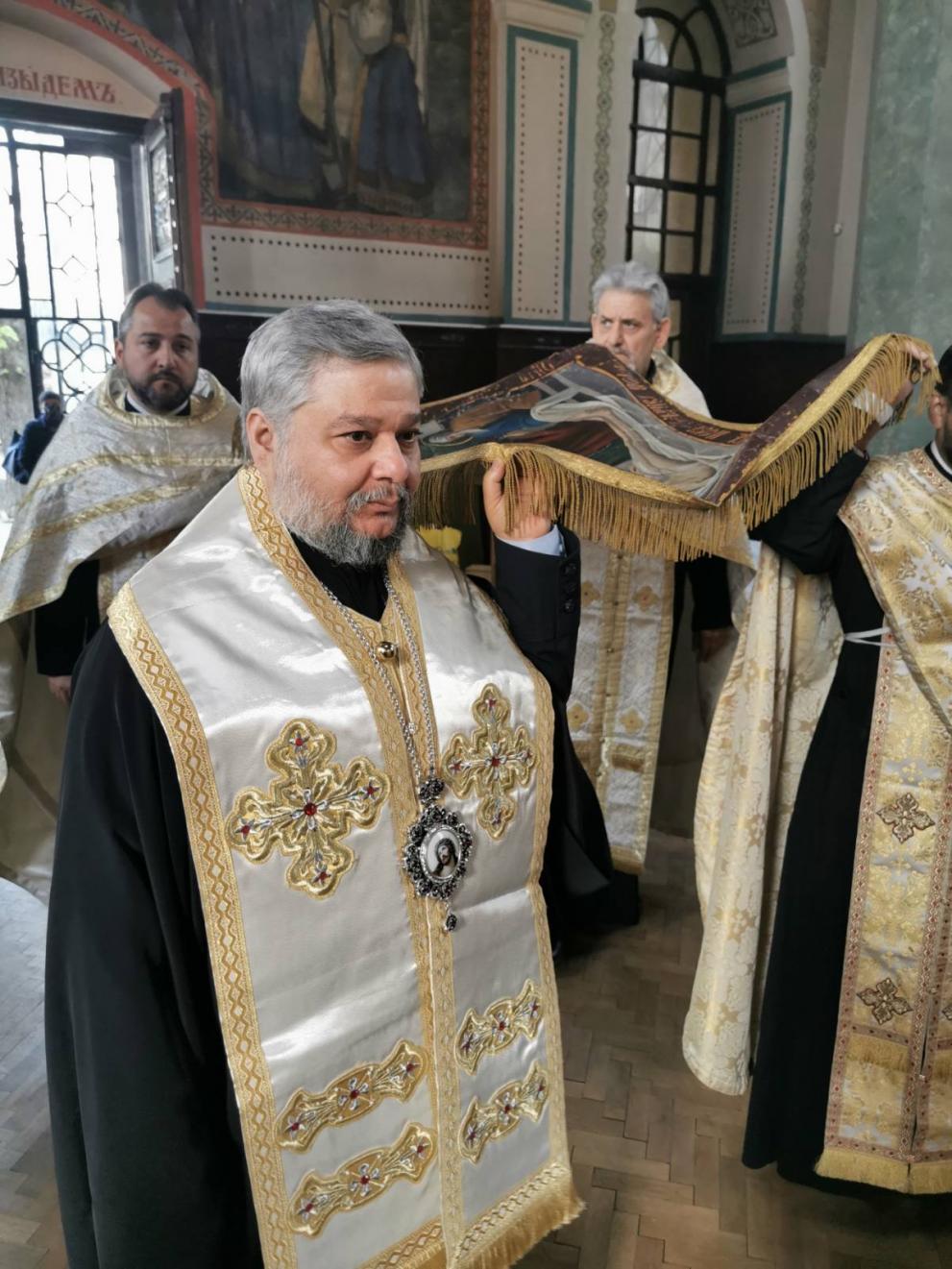 На Разпети петък-без минаване и целуване на плащеницата (СНИМКИ ...