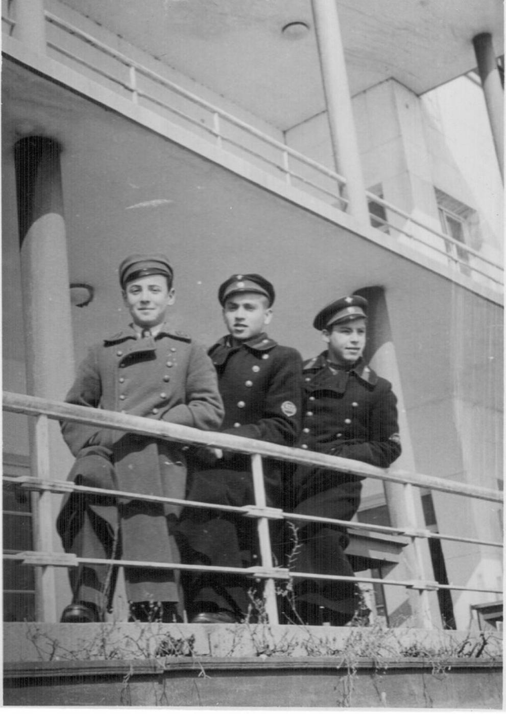 Любопитно: Вижте непоказвани снимки на големия художник Георги Баев ...