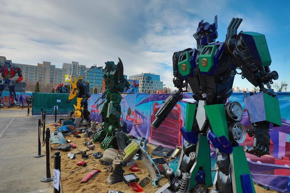 Атракция за малки и големи - движещи се роботи в София - NBOX - Всички ...