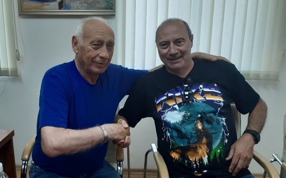 Кокала официално парафира с Левски от Лом (снимки) - БГ Футбол - Трета ...