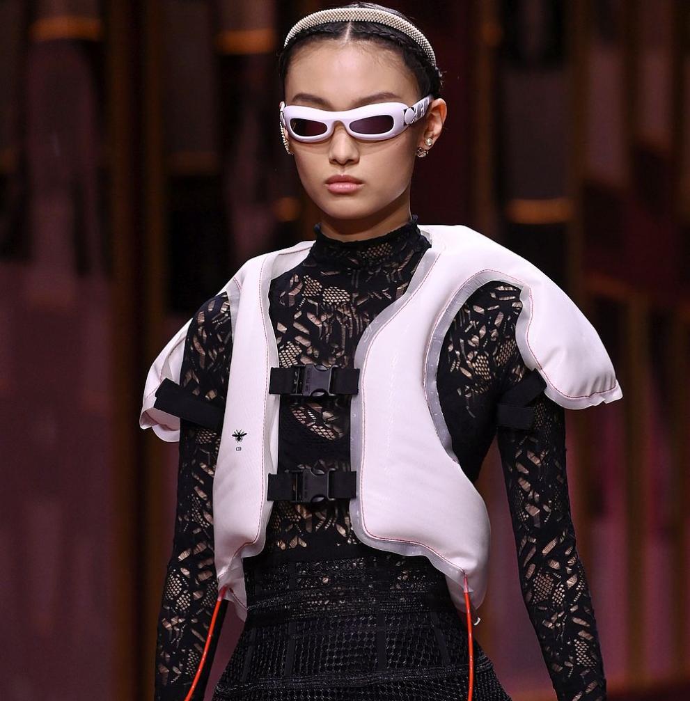 Dior представи защитно облекло за време на криза (СНИМКИ) - Любопитно ...