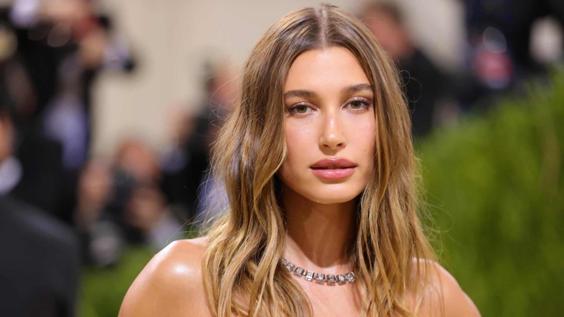 „Изглеждам точно като баба си": 26-годишната Хейли Бийбър показа бръчки и сива коса|Vesti.bg