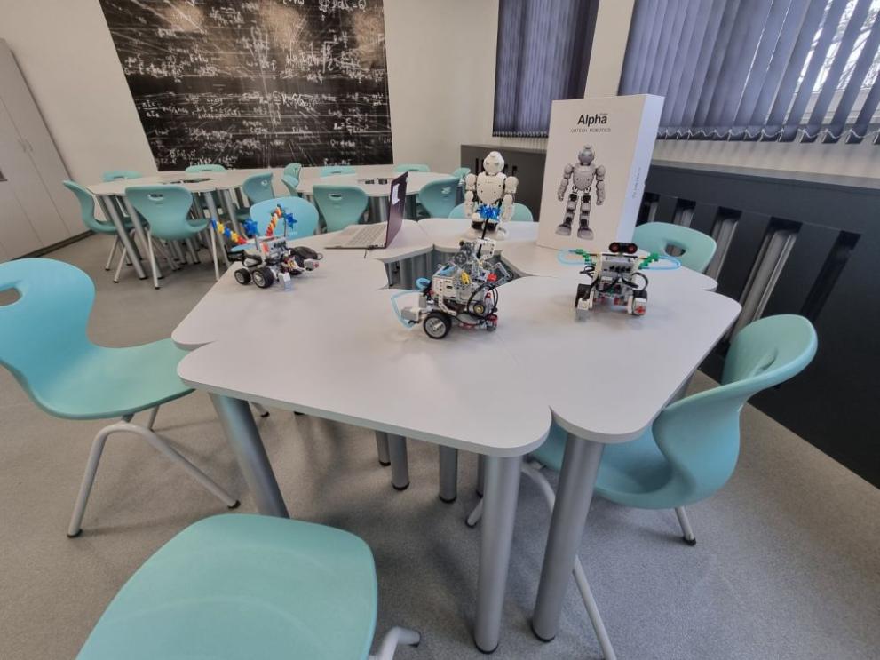 Откриха STEM център в Природо-математическата гимназия в Силистра ...