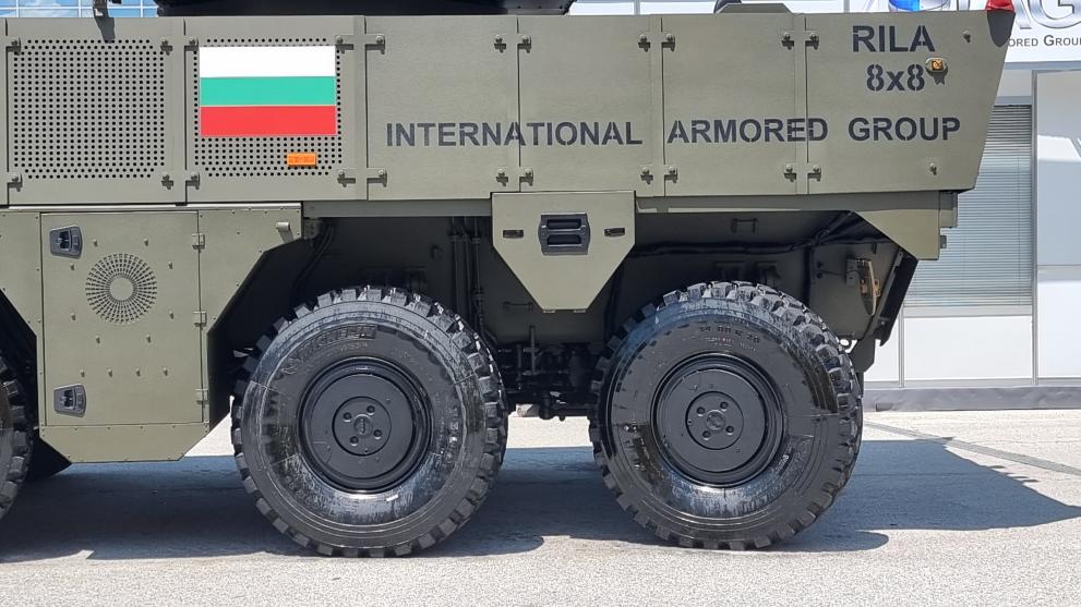 За първи път у нас показват българската бойната машина РИЛА 8x8 ...