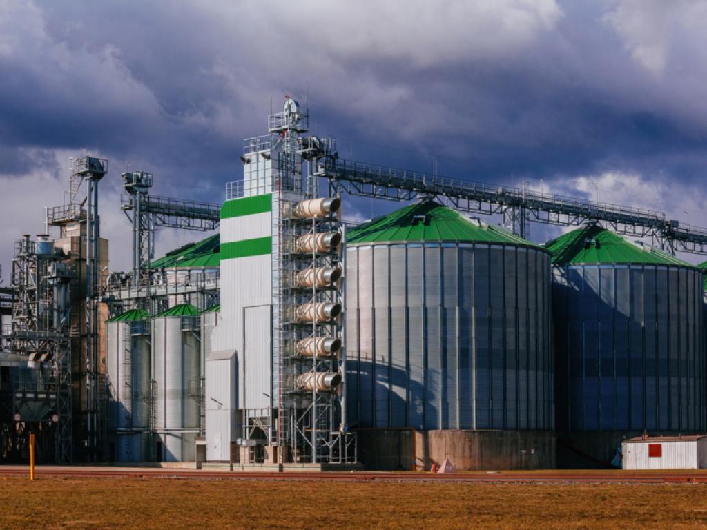 Зърнен силоз в пристанището на Николаев е бил поразен при руски обстрел ...