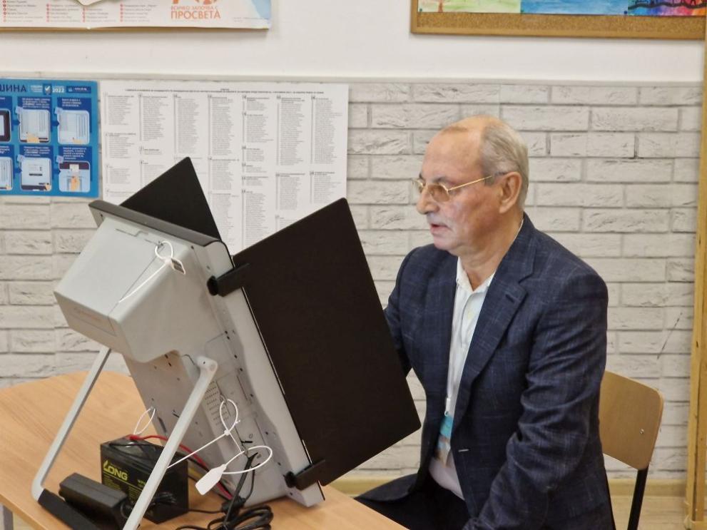 Ахмед Доган: Гласувах за бъдещето на България (ВИДЕО/СНИМКИ)|DarikNews.bg