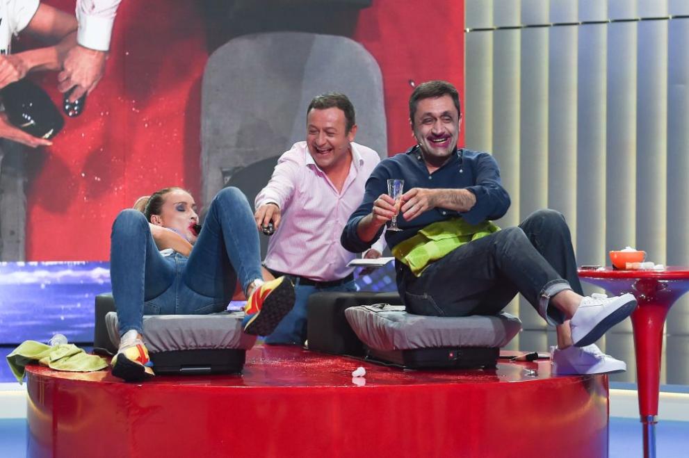 Нестандартните ритуали на Алекс Раева преди да се качи на сцена (ВИДЕО ...