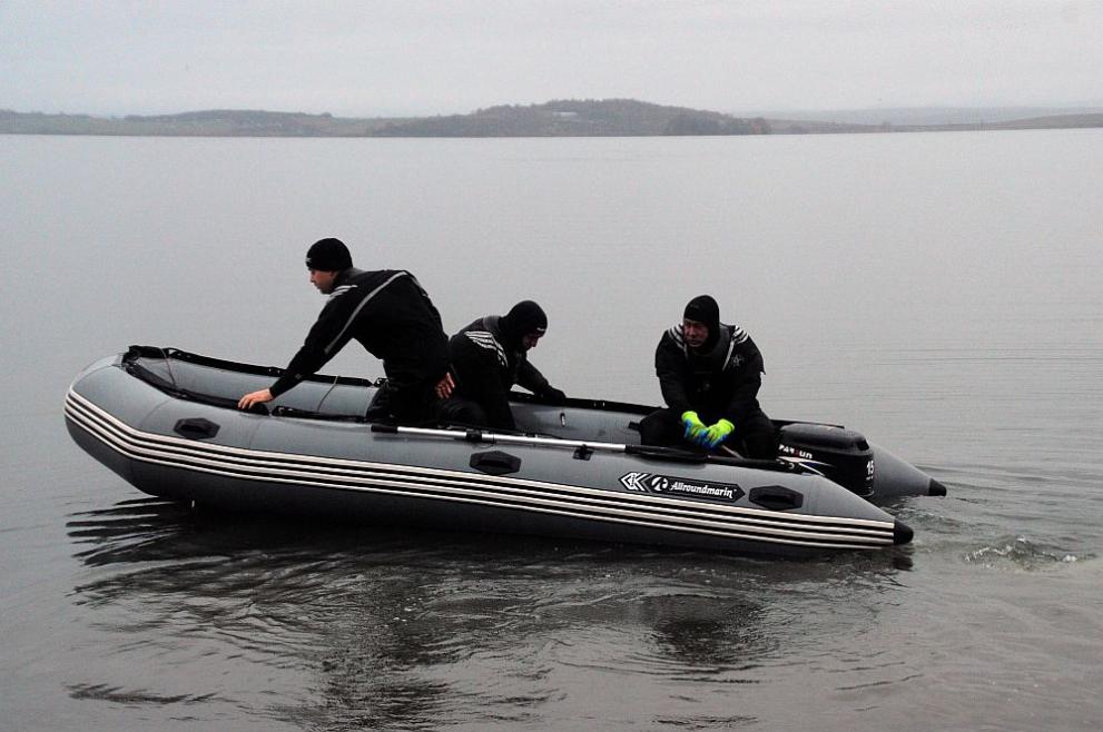 Откриха лодката на изчезналите рибари в Мандренското езеро (СНИМКИ ...
