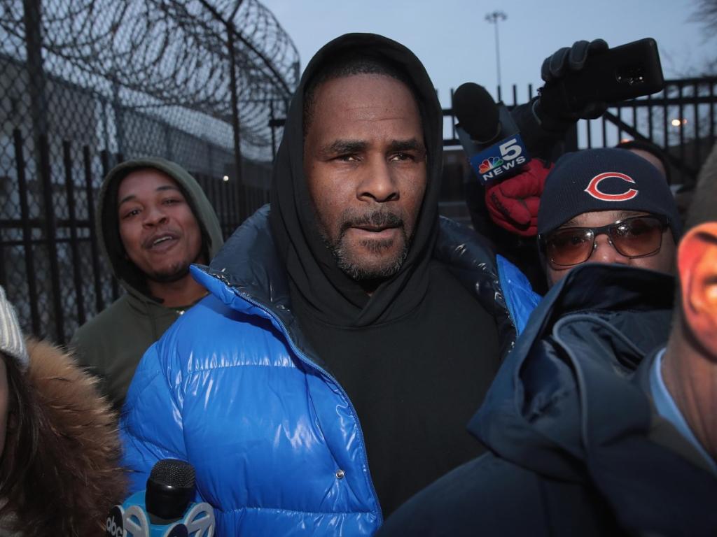 Появи се нов албум на Ар Кели, докато певецът е в затвора - Свят - Vesti.bg