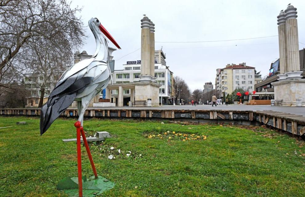 Варна посреща Баба Марта с щъркел и двуметрови Пижо и Пенда (СНИМКИ ...