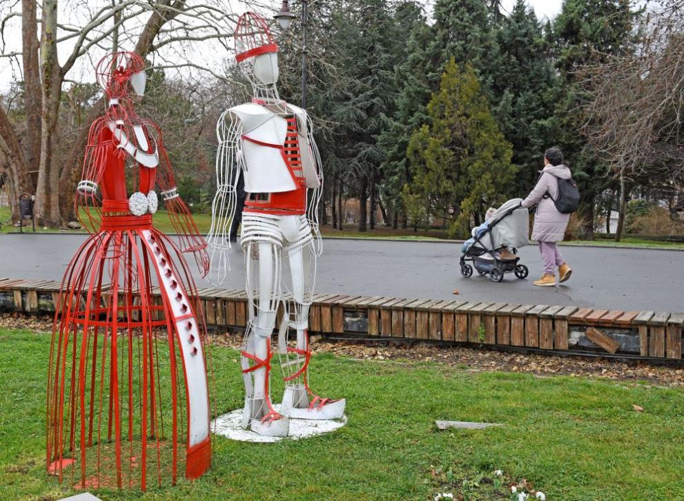 Варна посреща Баба Марта с щъркел и двуметрови Пижо и Пенда (СНИМКИ ...