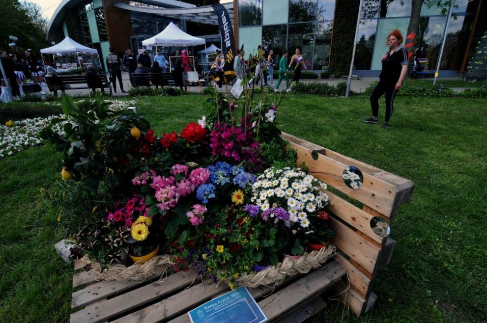 „Флора 2023“ превръща Бургас в град на цветята (СНИМКИ)|DarikNews.bg