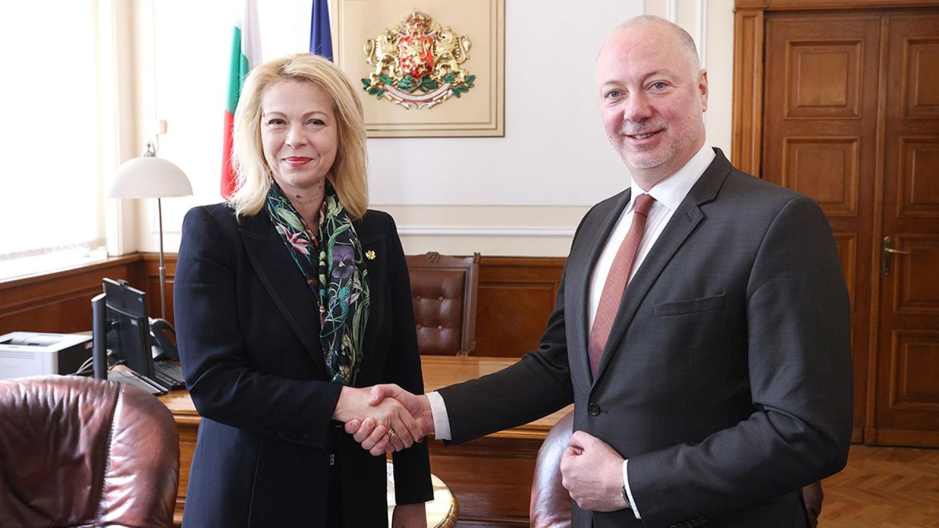 Радев и Желязков: България категорично подкрепя Черна гора по пътя ѝ ...