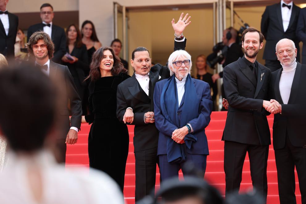 Джони Деп с топло посрещане в Кан, въпреки протестите (СНИМКИ/ВИДЕО ...