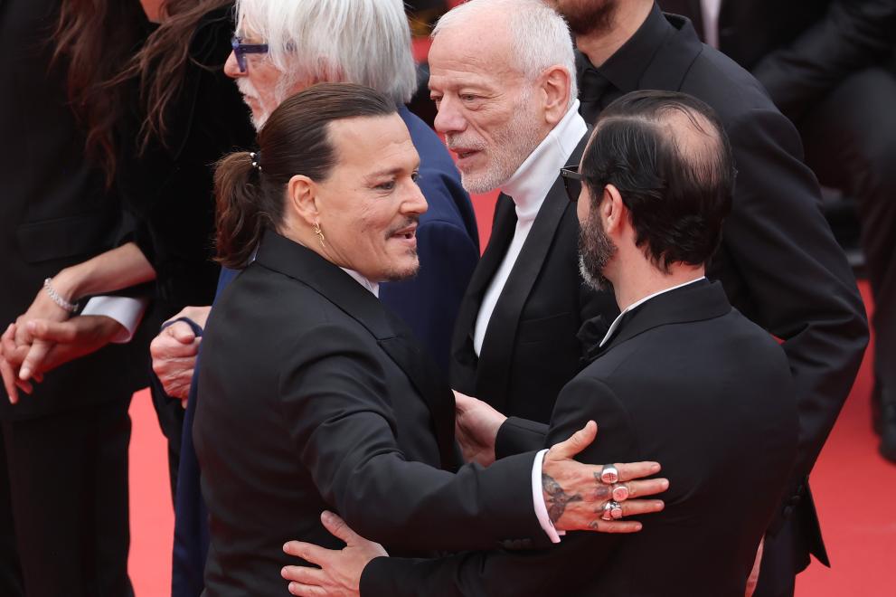 Джони Деп с топло посрещане в Кан, въпреки протестите (СНИМКИ/ВИДЕО ...