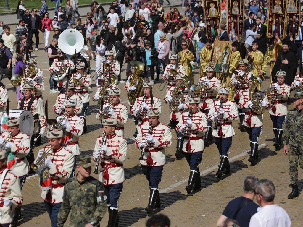 България отбеляза 24 май с шествия в цялата страна (ОБЗОР) - България ...