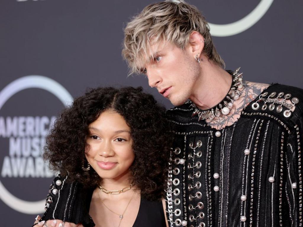 Machine Gun Kelly позволи на 13-годишната си дъщеря да му направи ...