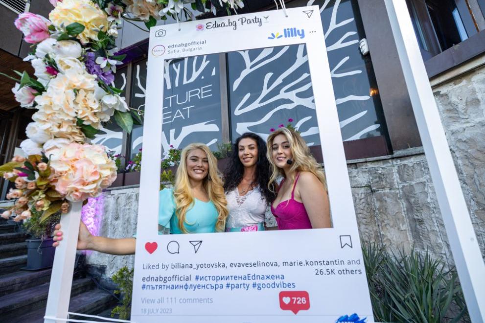 За живота на инфлуенсъра отвътре: вижте най-доброто от лятното събитие на Edna.bg! - Любопитно ...