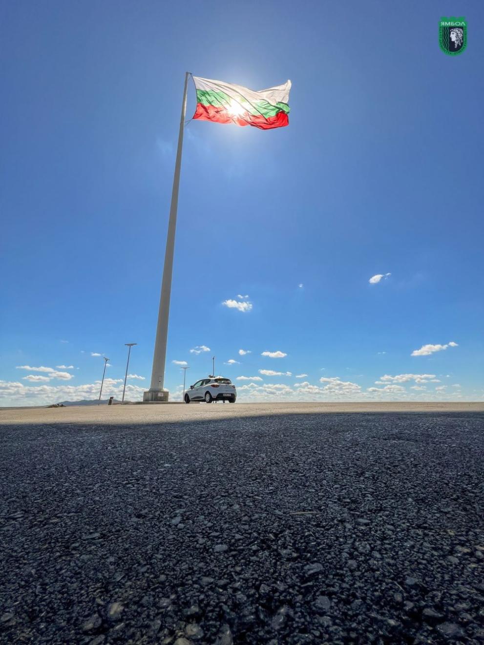 Ето кога откриват 55-метровият пилон с българското знаме в Ямбол ...